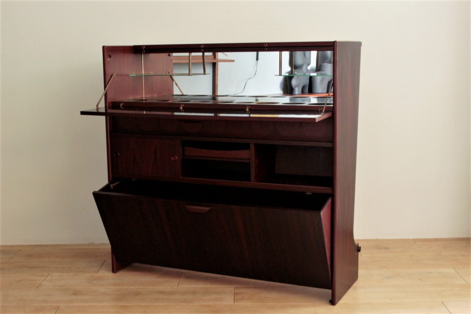 FURNITURE & RUG｜SLOW HOUSE（スローハウス）